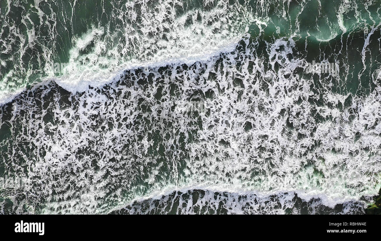 Aerial overhead view of beautiful breaking ocean waves Stock Photo - Alamy