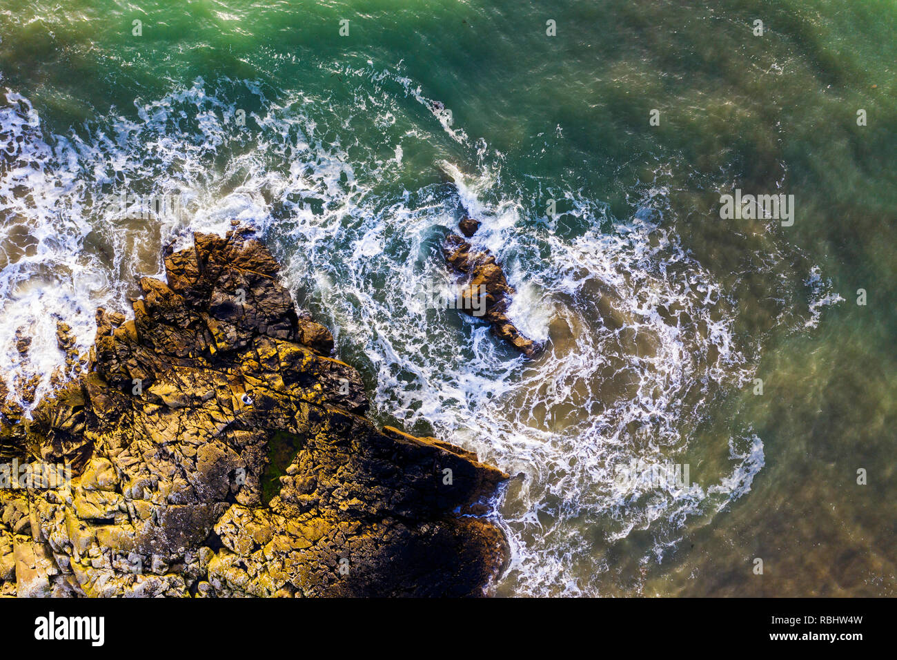 Waves breaking against cliff hi-res stock photography and images - Alamy