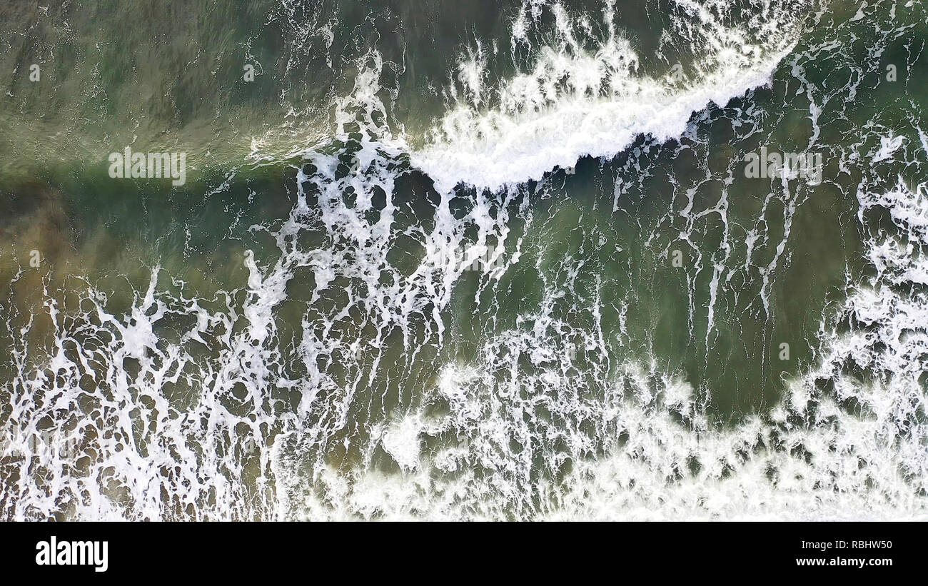 Aerial overhead view of beautiful breaking ocean waves Stock Photo - Alamy