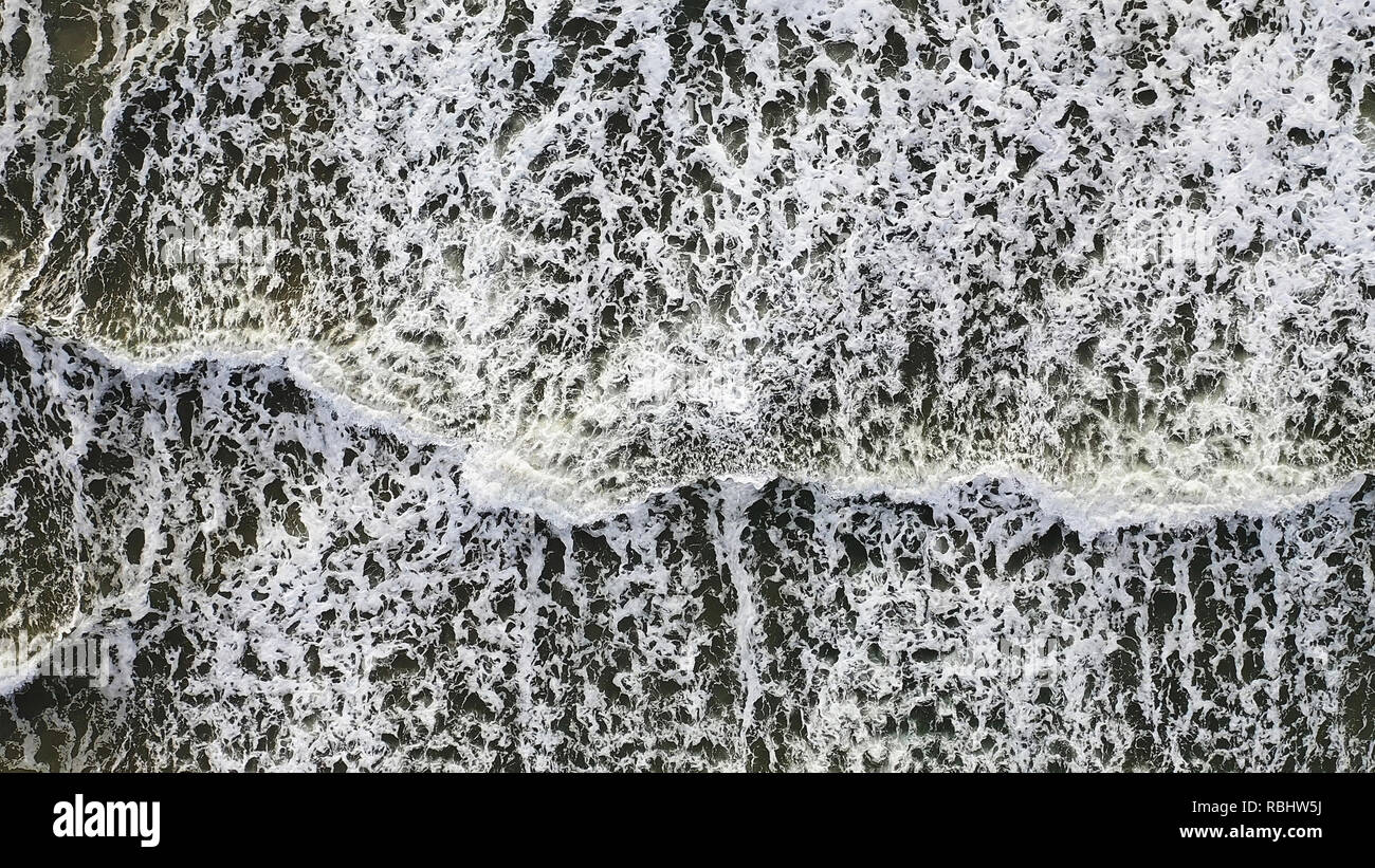 Aerial overhead view of beautiful breaking ocean waves Stock Photo - Alamy