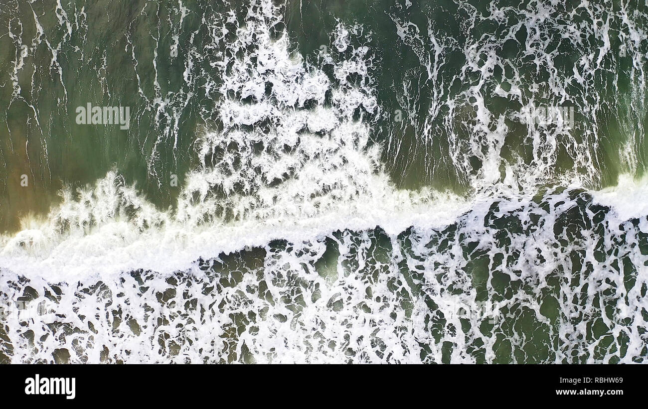 Aerial overhead view of beautiful breaking ocean waves Stock Photo - Alamy
