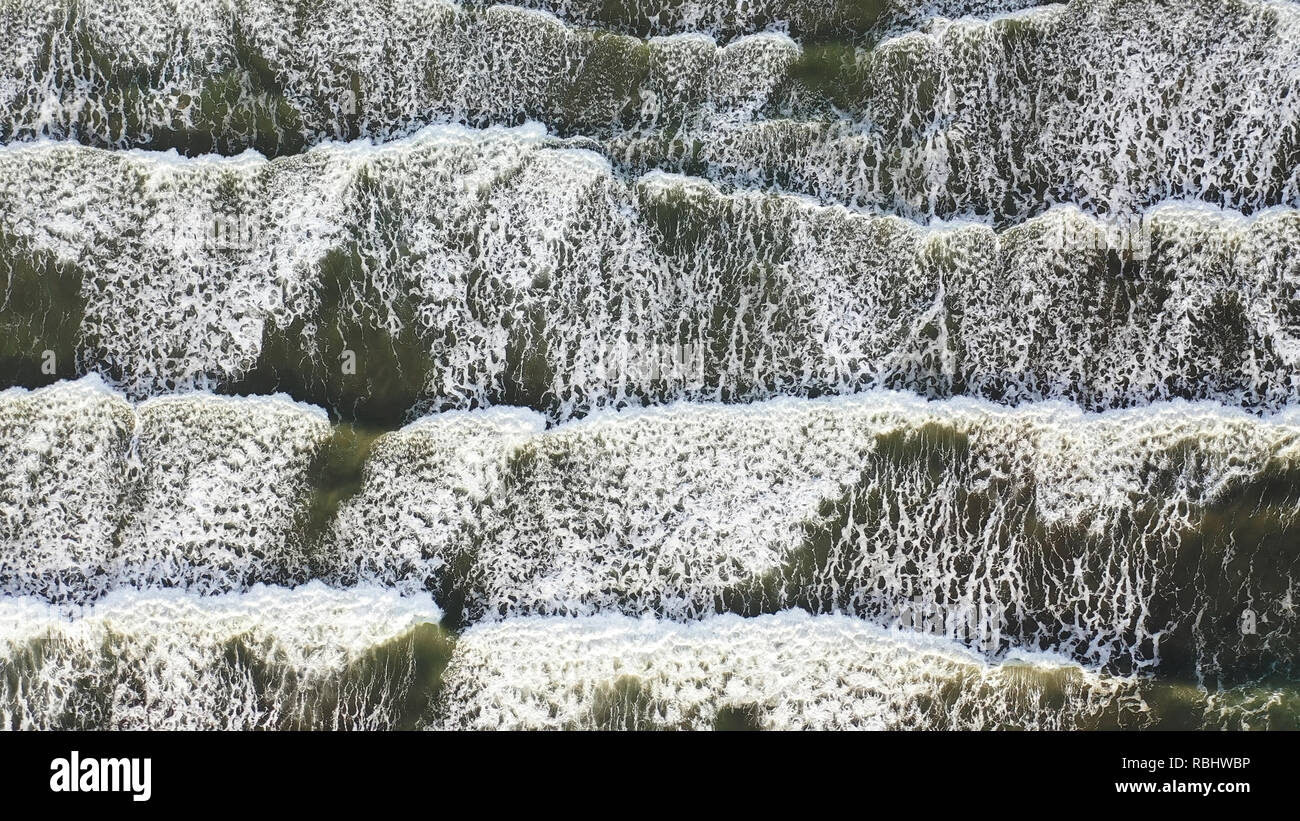 Aerial overhead view of beautiful breaking ocean waves Stock Photo - Alamy