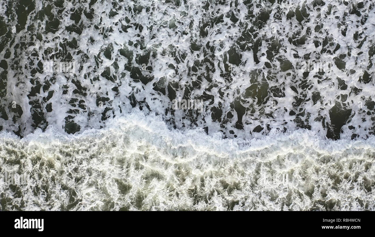 Aerial overhead view of beautiful breaking ocean waves Stock Photo - Alamy
