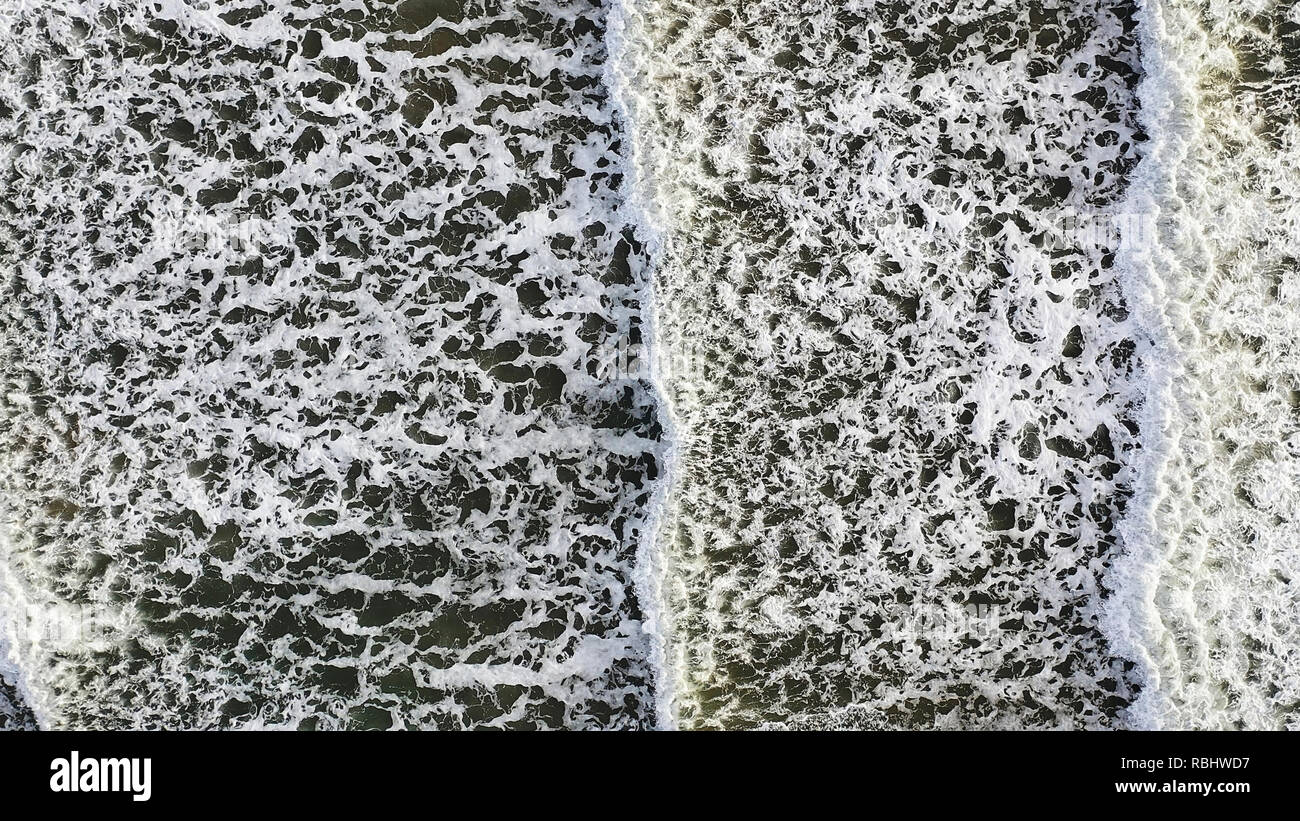 Aerial overhead view of beautiful breaking ocean waves Stock Photo - Alamy