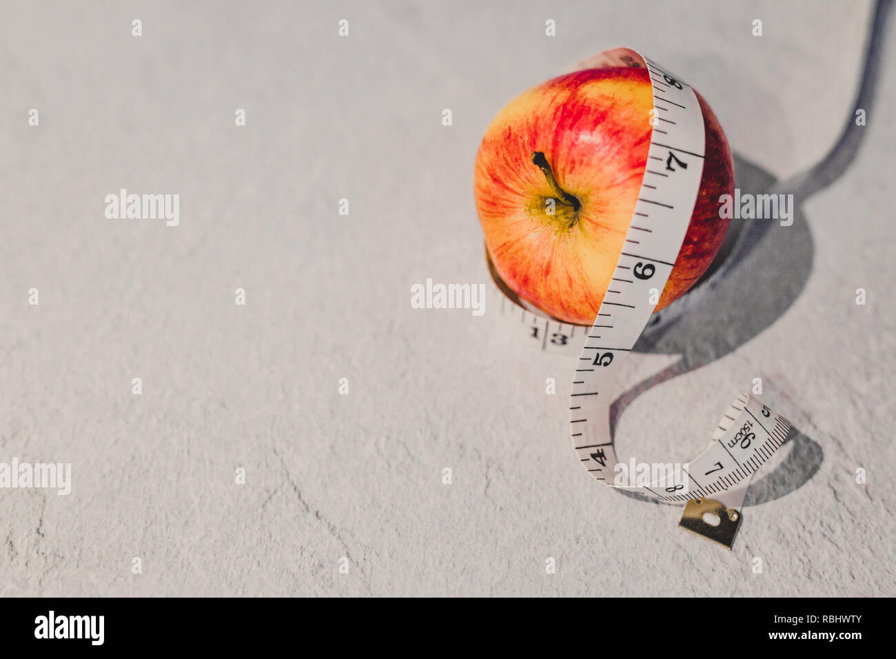 healthy diet concept, red apple with measuring tape around it Stock ...
