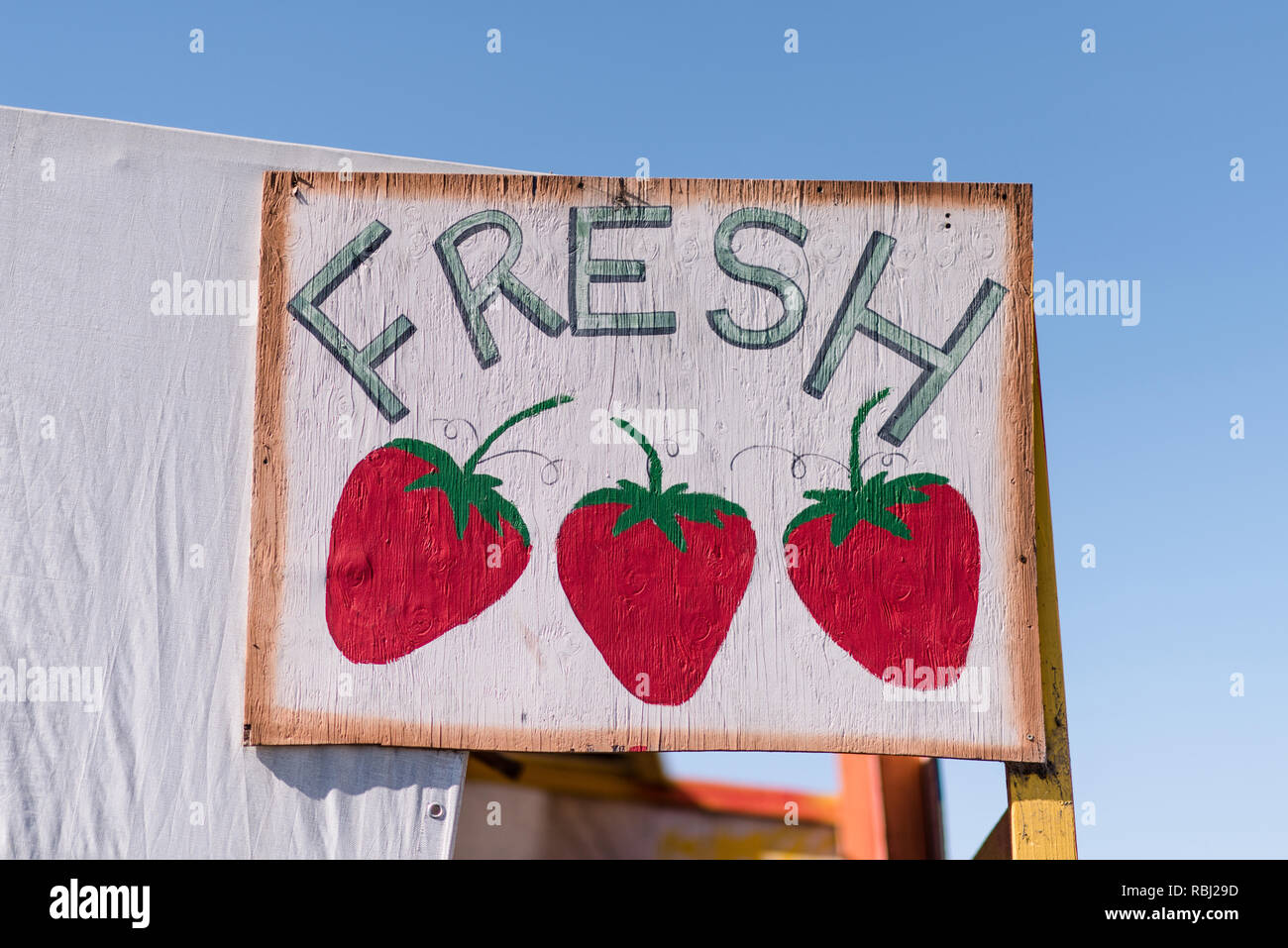 Strawberries sign hi-res stock photography and images - Alamy
