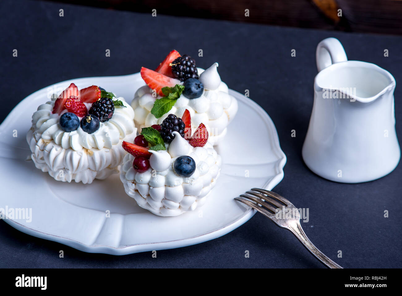 Making a wedding individual hi-res stock photography and images - Alamy