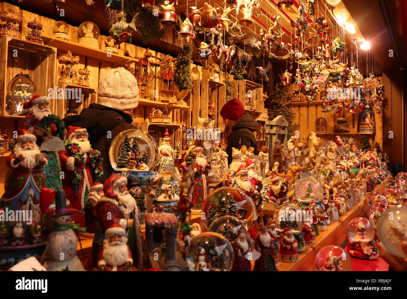 Christmas Market at the Koln (Cologne) Cathedral in Koln, Germany Stock ...