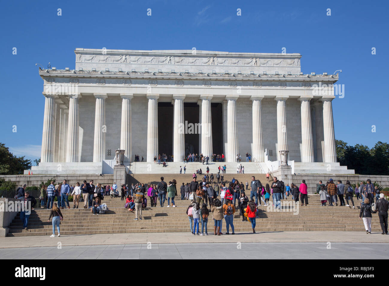 Columns exterior lincoln memorial hi-res stock photography and images ...