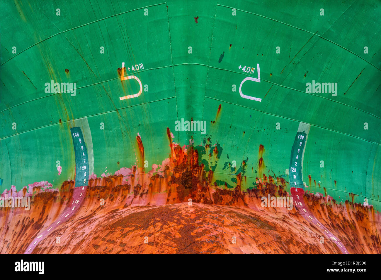 Ship front view bow hi-res stock photography and images - Alamy