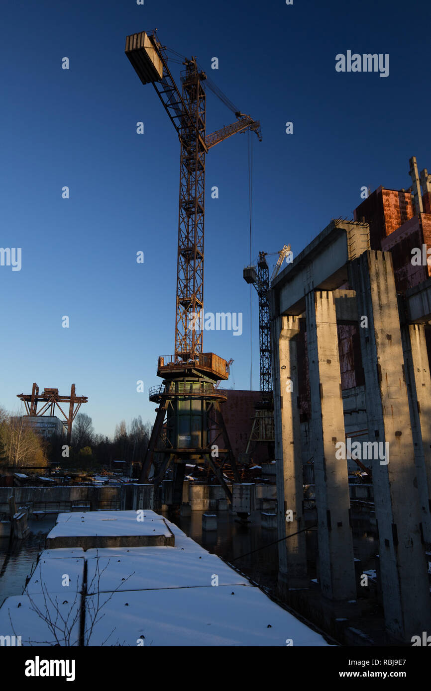 Reactor five crane Chernobyl nuclear power station Stock Photo - Alamy