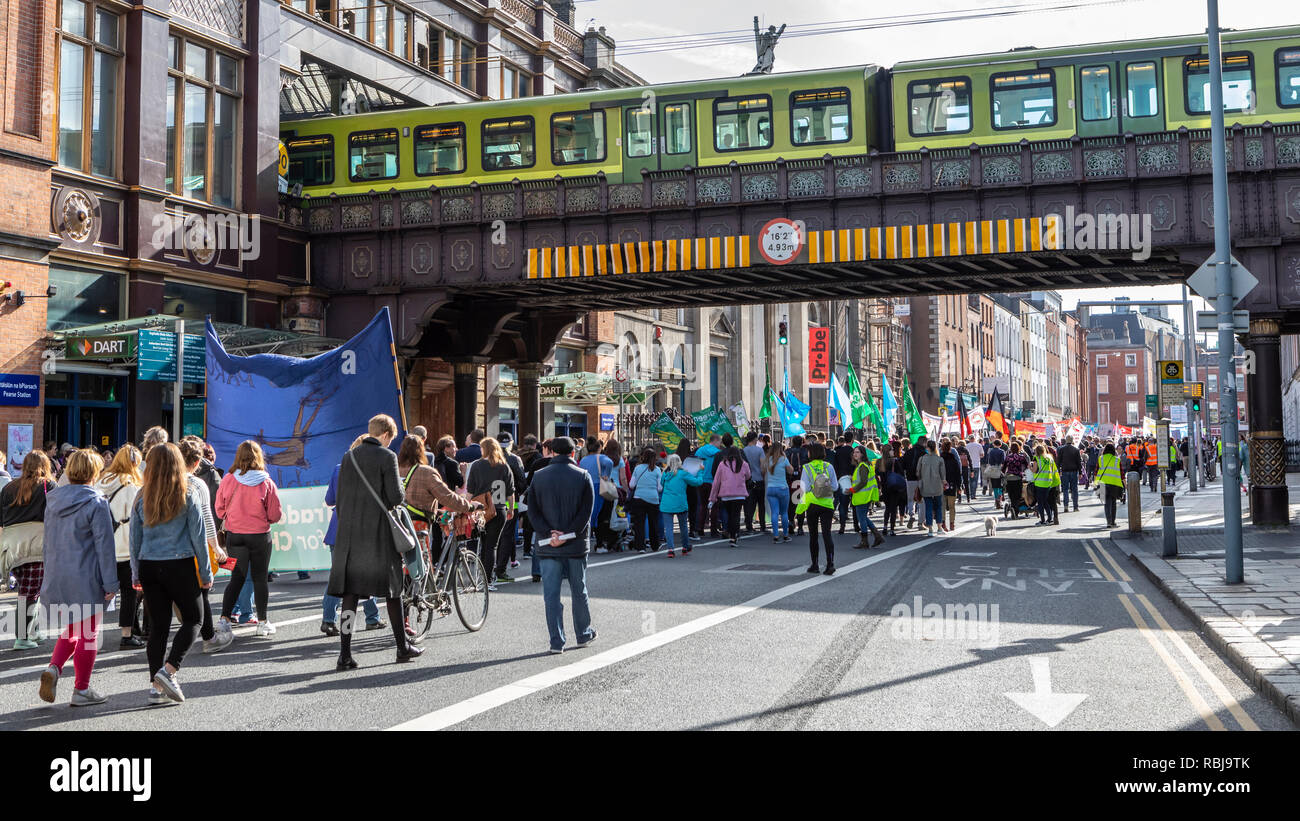 Pearse street dublin hi-res stock photography and images - Alamy