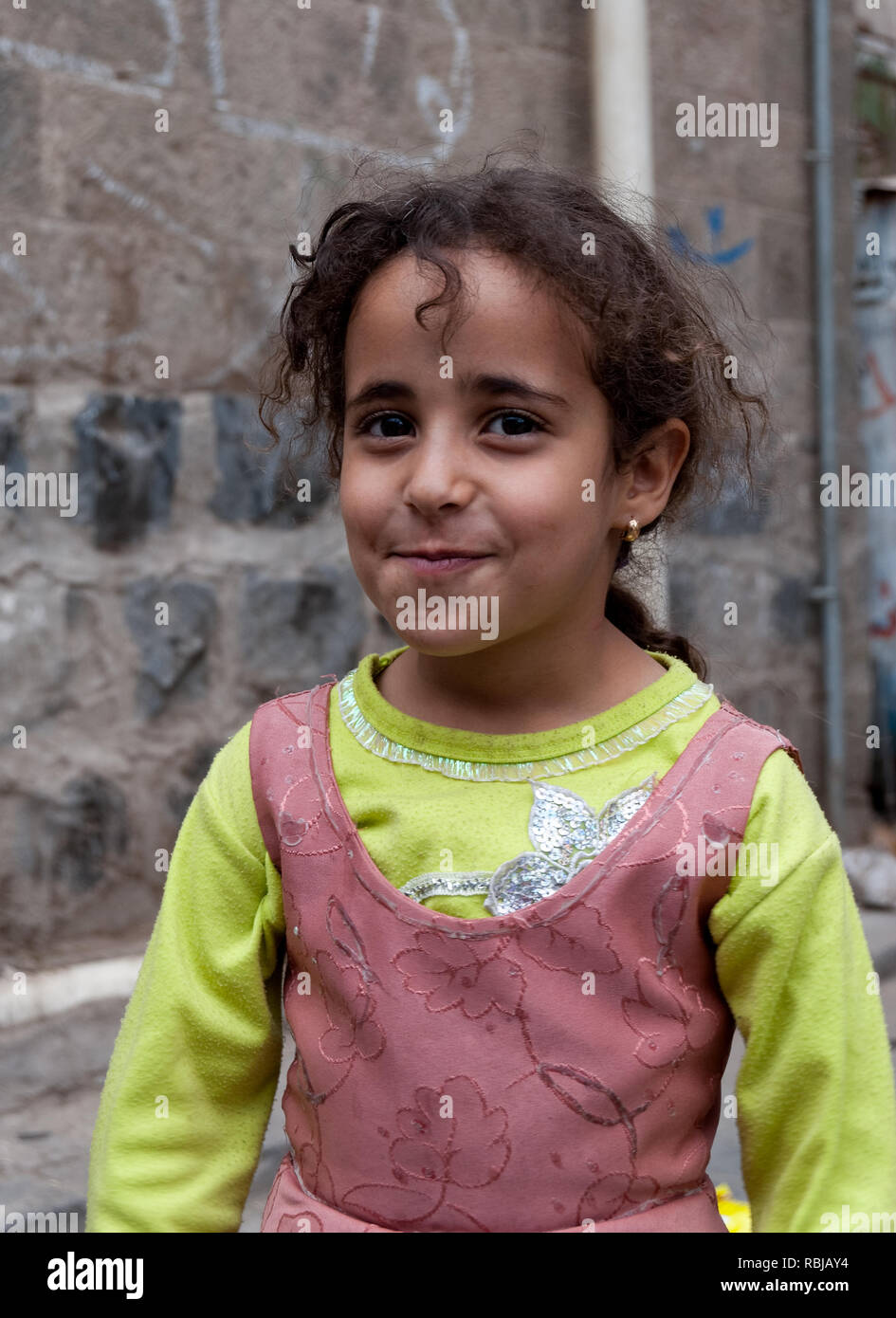 Yemeni girl sanaa yemen middle hi-res stock photography and images - Alamy