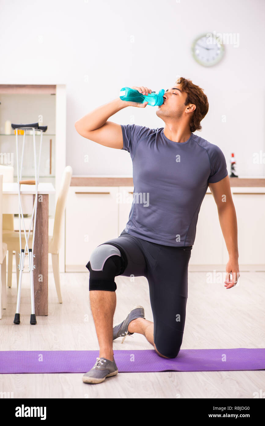 Man exercising for knee injury recovery Stock Photo - Alamy