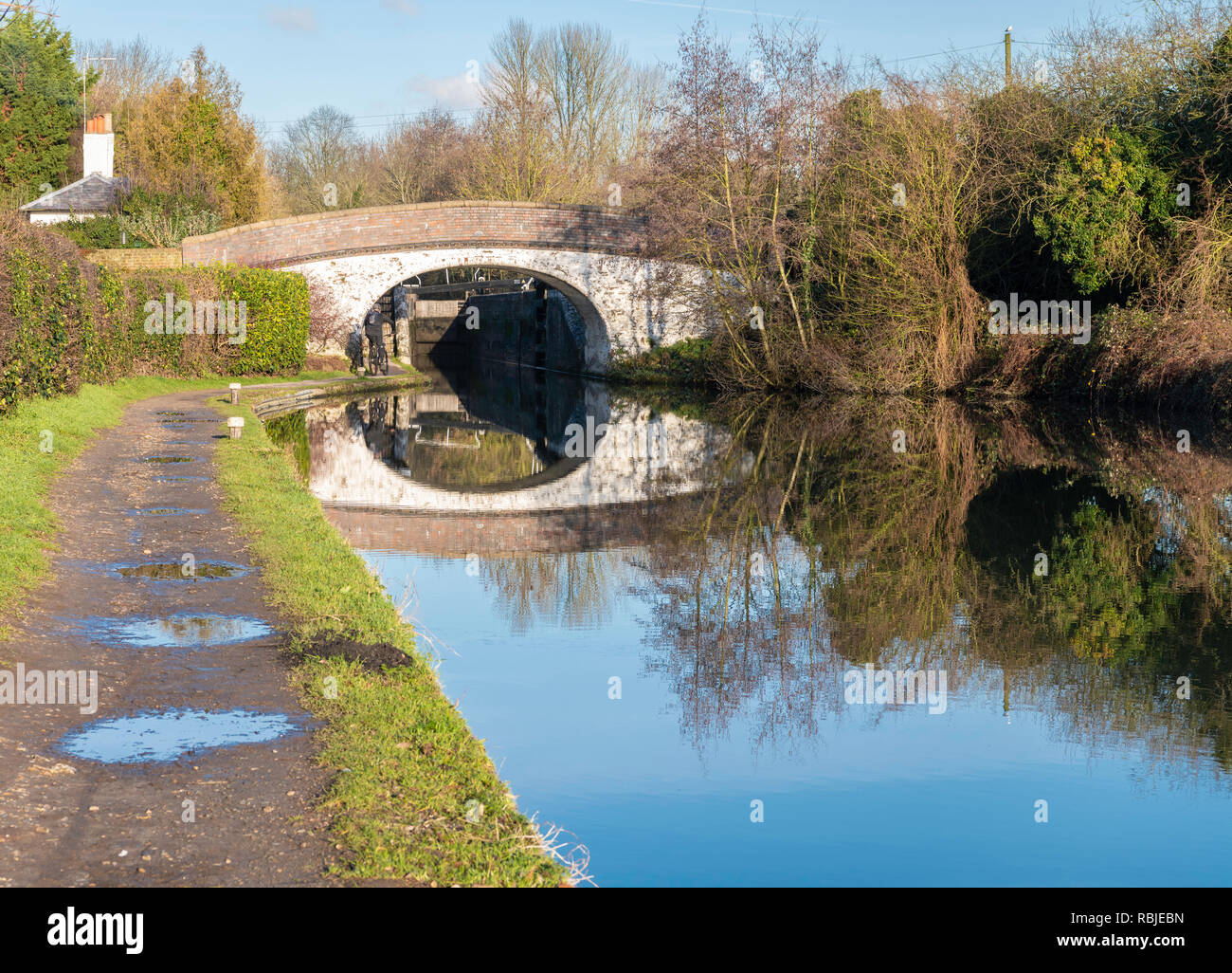Grand union canal lock hertfordshire hi-res stock photography and ...