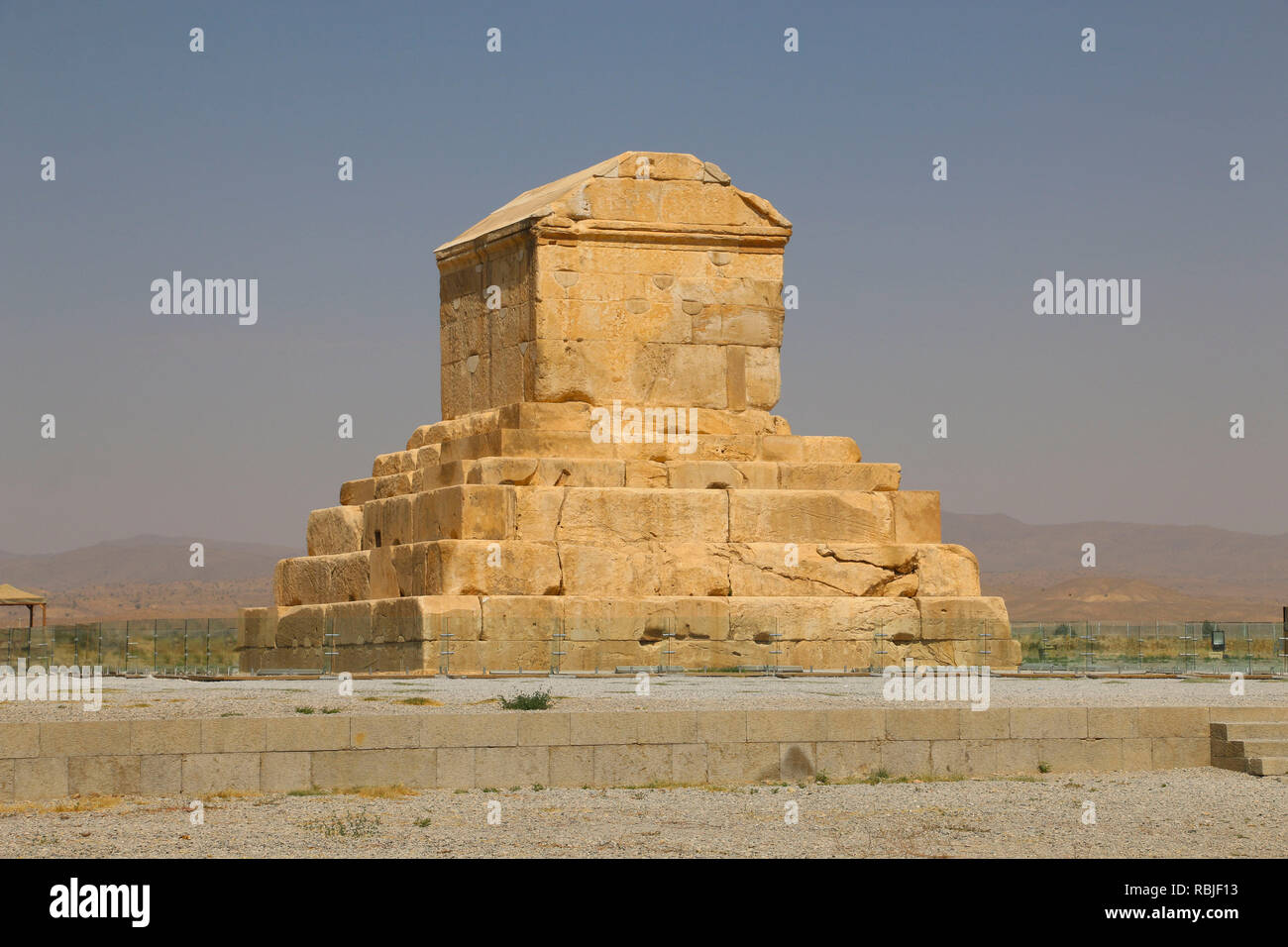 Tomb of darius the great hi-res stock photography and images - Alamy