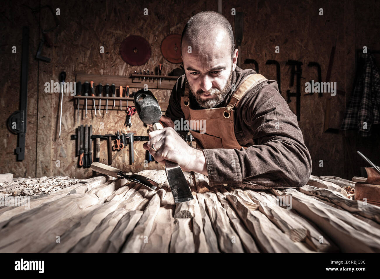 Hammer wood carpenter hi-res stock photography and images - Alamy