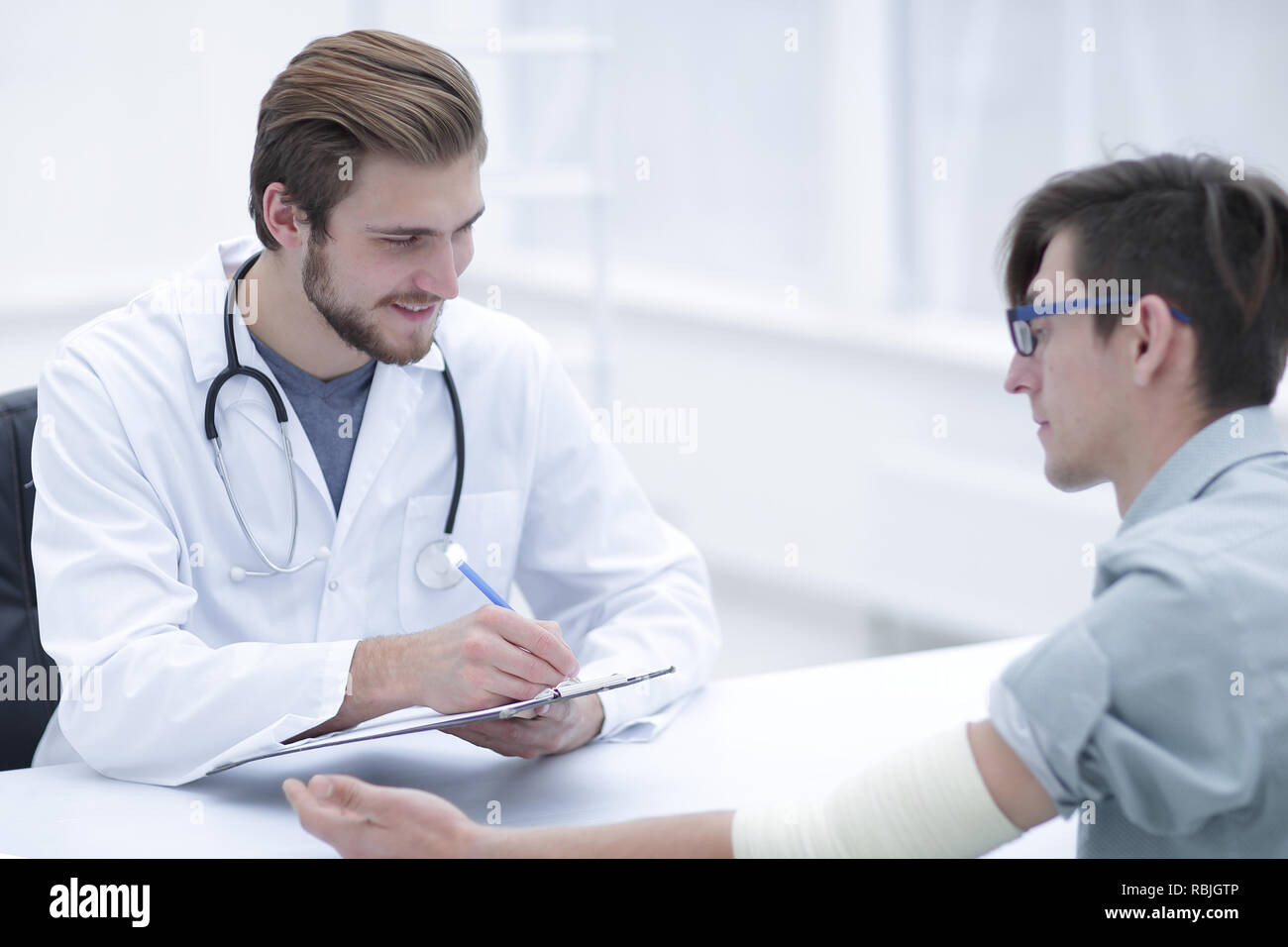 doctor writing a prescription to her patient Stock Photo - Alamy