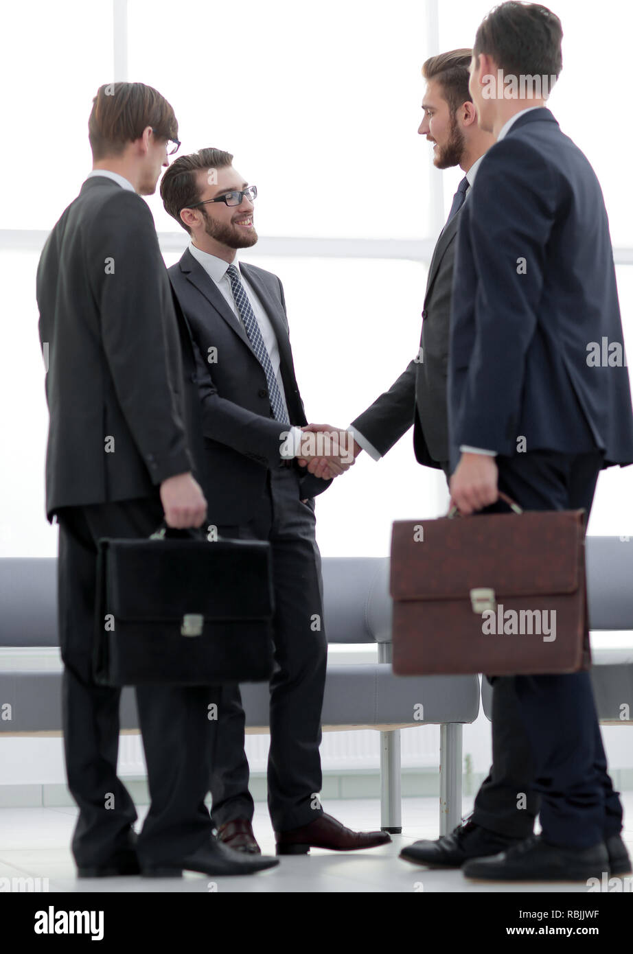 welcome handshake of business partners Stock Photo - Alamy