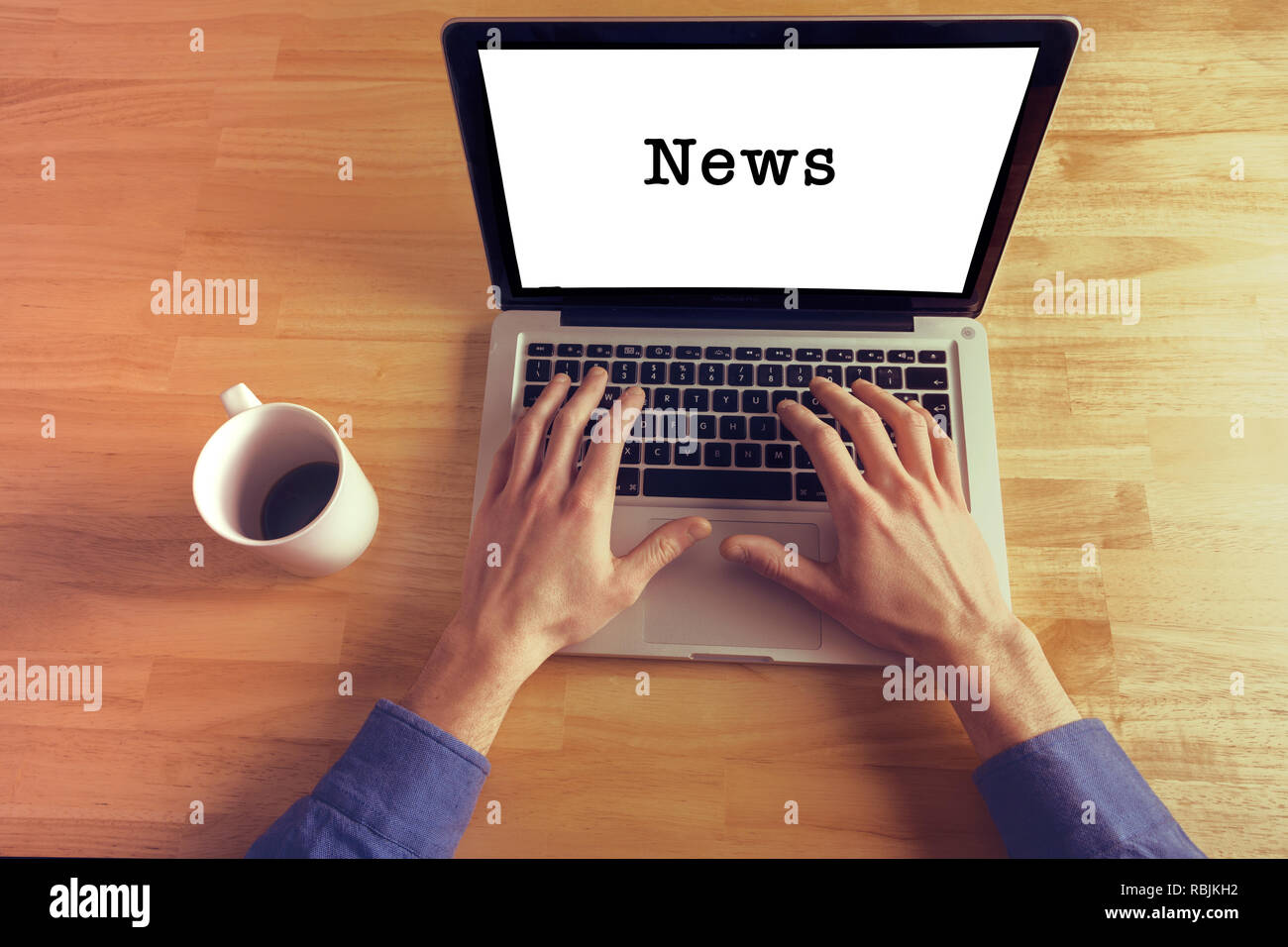 News typing hi-res stock photography and images - Alamy
