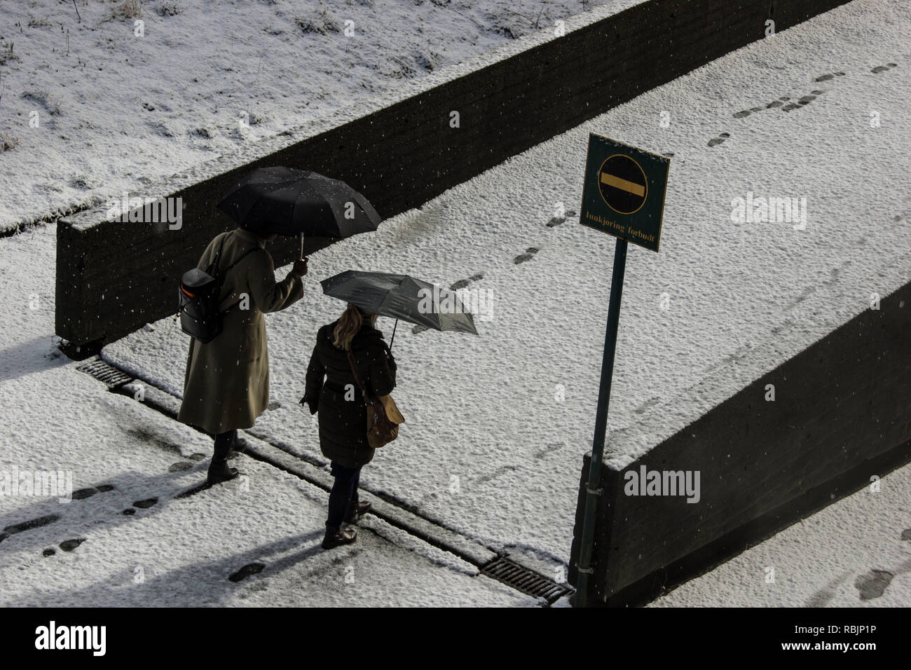 Coldpeople hi-res stock photography and images - Alamy
