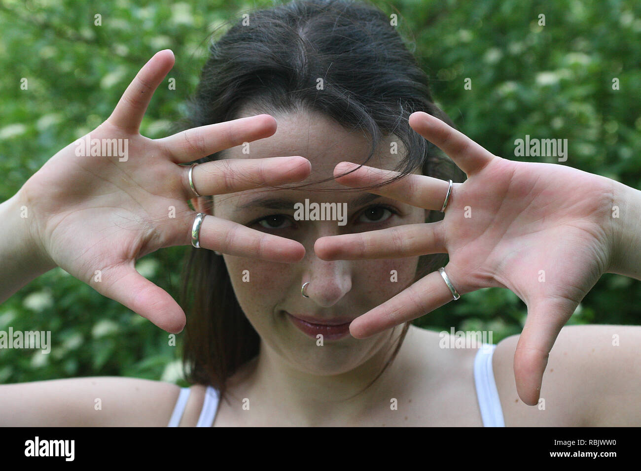 Hand signals woman hi-res stock photography and images - Alamy