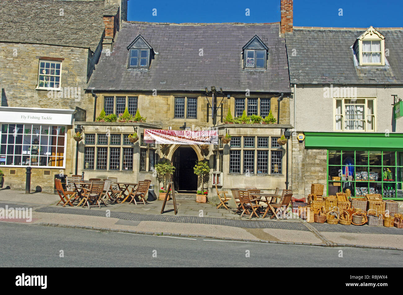 The mermaid pub hi-res stock photography and images - Alamy