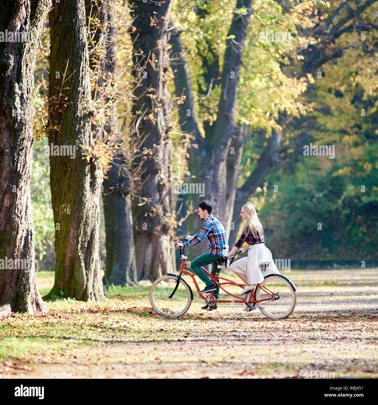 Side by side tandem bicycle hi-res stock photography and images - Alamy