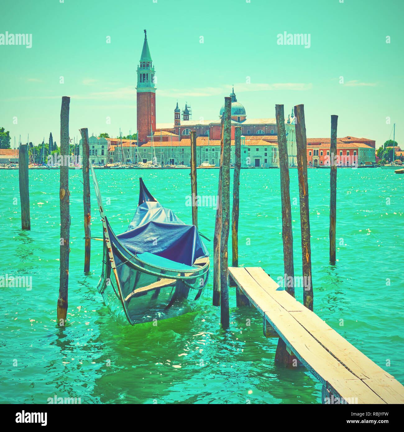 Venice style gondola hi-res stock photography and images - Alamy