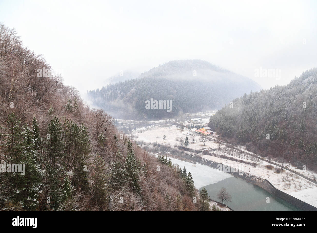 Izvorul muntelui dam hi-res stock photography and images - Alamy