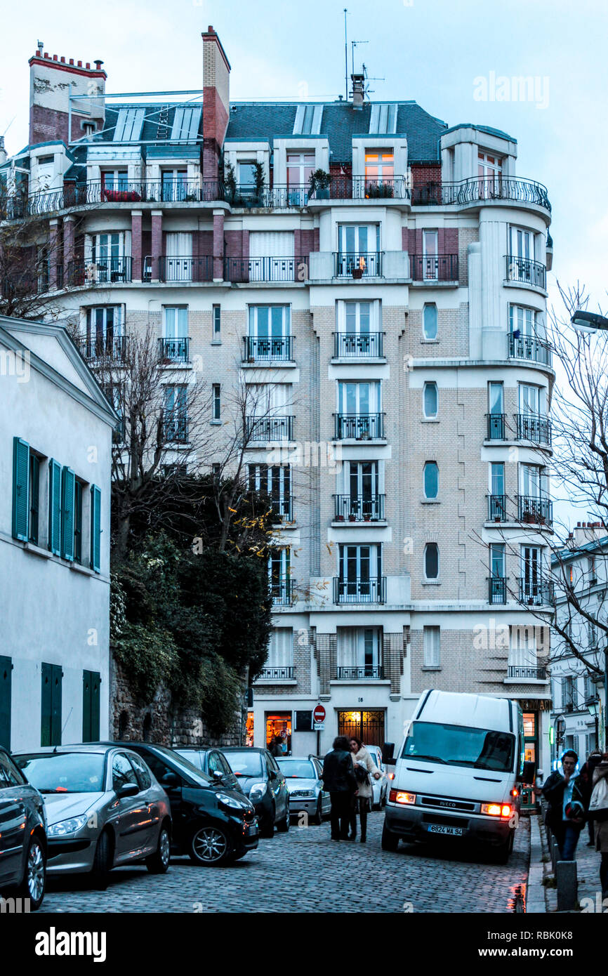 Bohemian montmartre district hi-res stock photography and images - Alamy