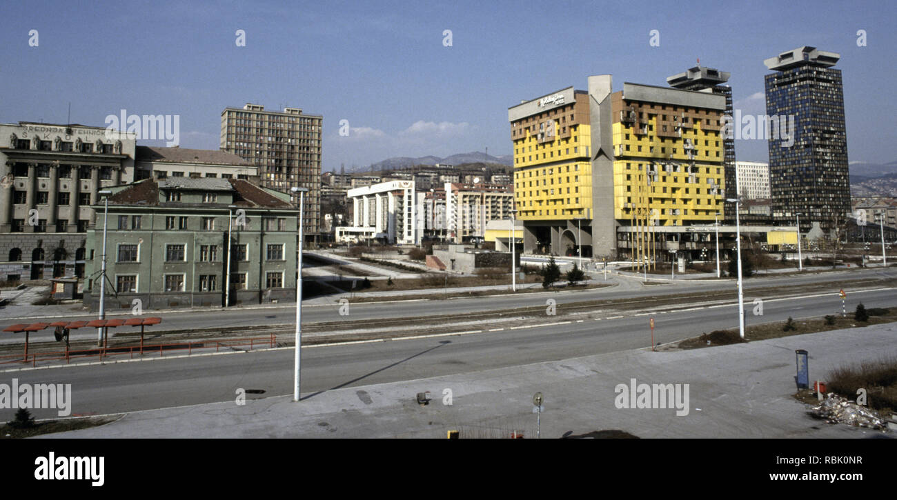 Sarajevo siege press hi-res stock photography and images - Alamy