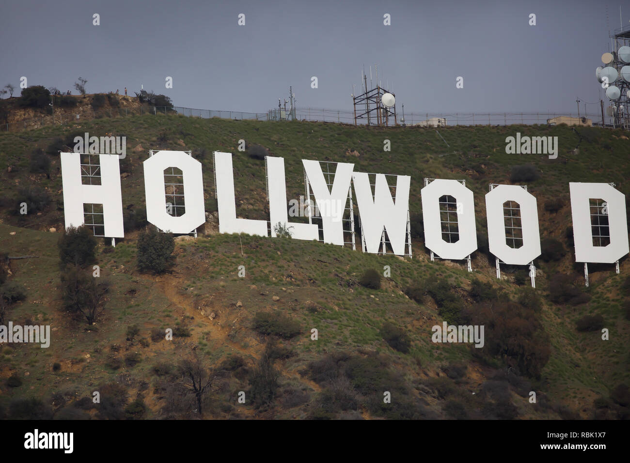 The world famous Hollywood sign overlooking Hollywood in Los Angeles ...