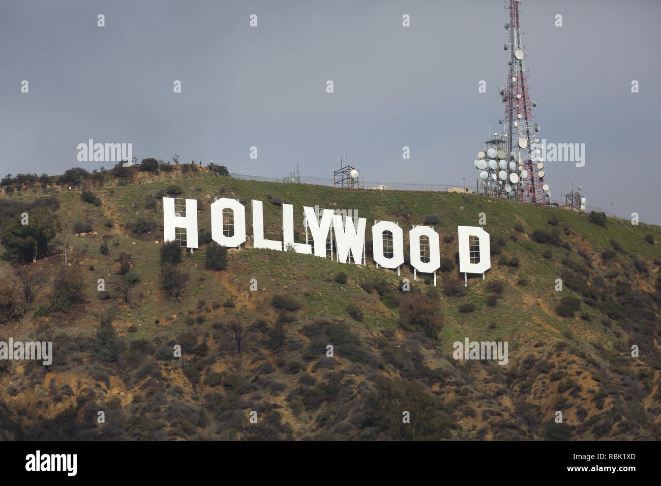 The world famous Hollywood sign overlooking Hollywood in Los Angeles ...