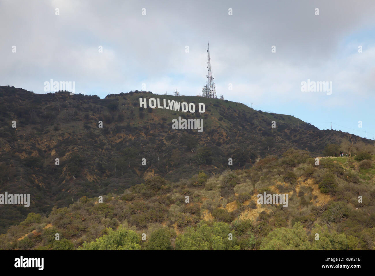 The world famous Hollywood sign overlooking Hollywood in Los Angeles ...