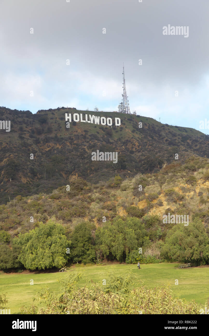 The world famous Hollywood sign overlooking Hollywood in Los Angeles ...
