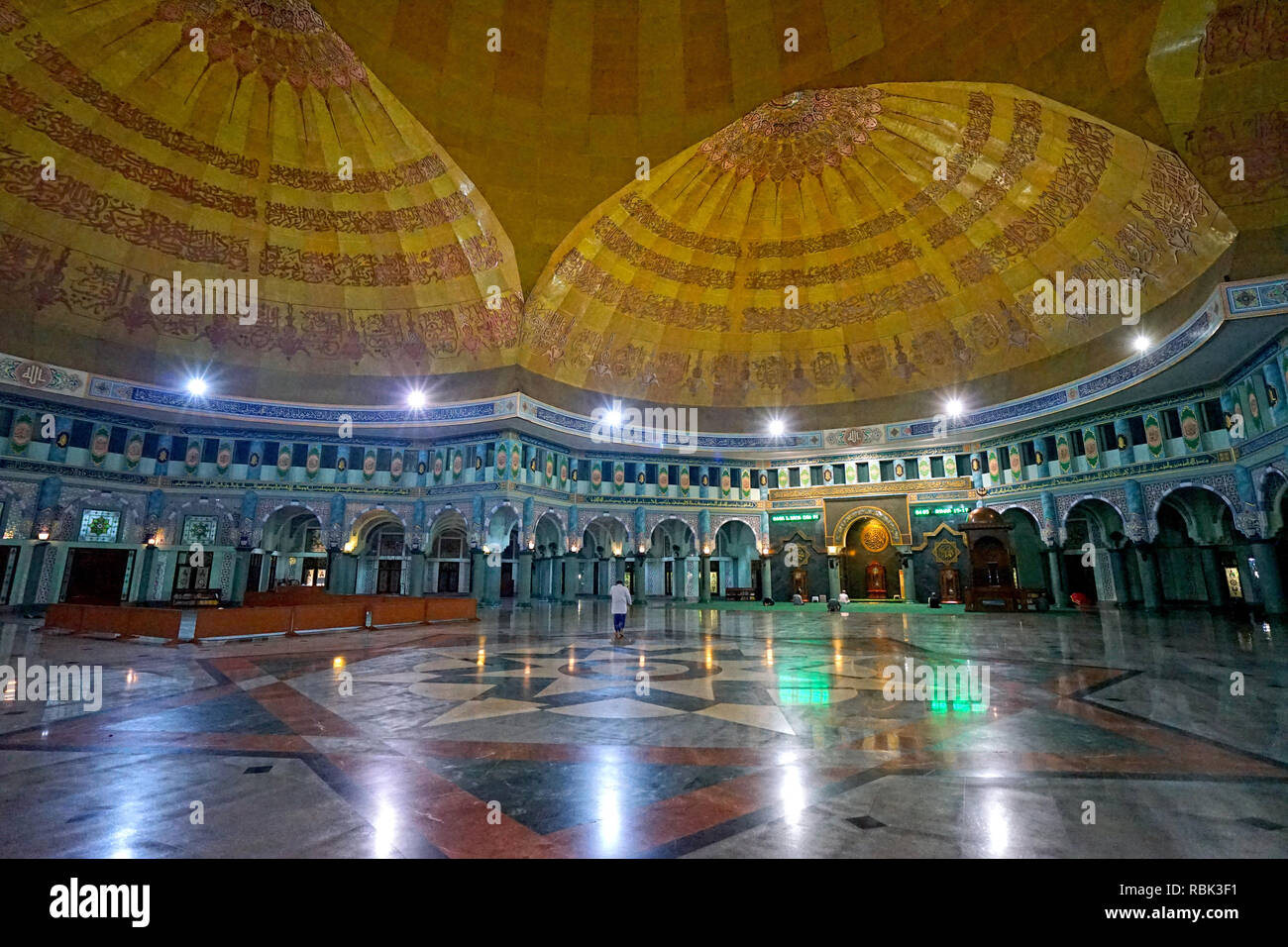 Masjid Raya Al Azhom Mosque, Tangerang, Indonesia Stock Photo - Alamy