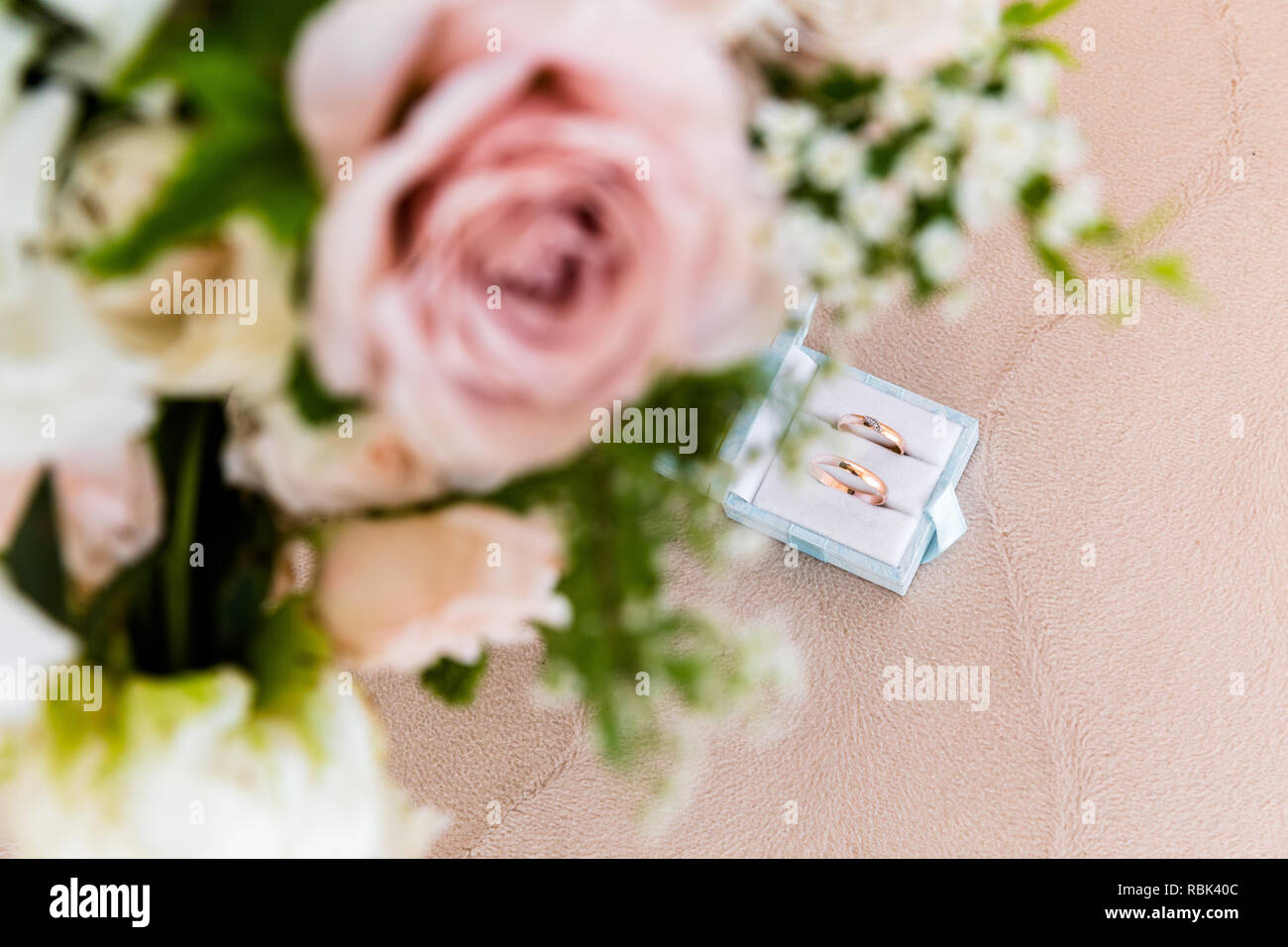 Gold ring box hi-res stock photography and images - Alamy