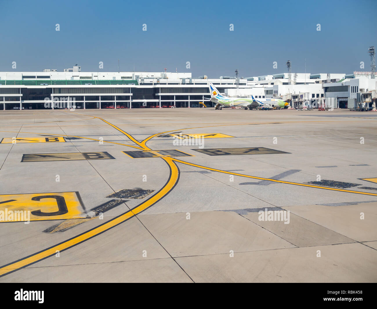 Airplane sign parking hi-res stock photography and images - Alamy
