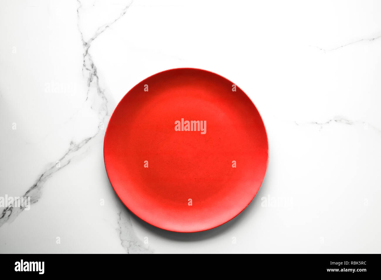 empty red plate on marble - recipe and restaurant mockup flatlay styled ...