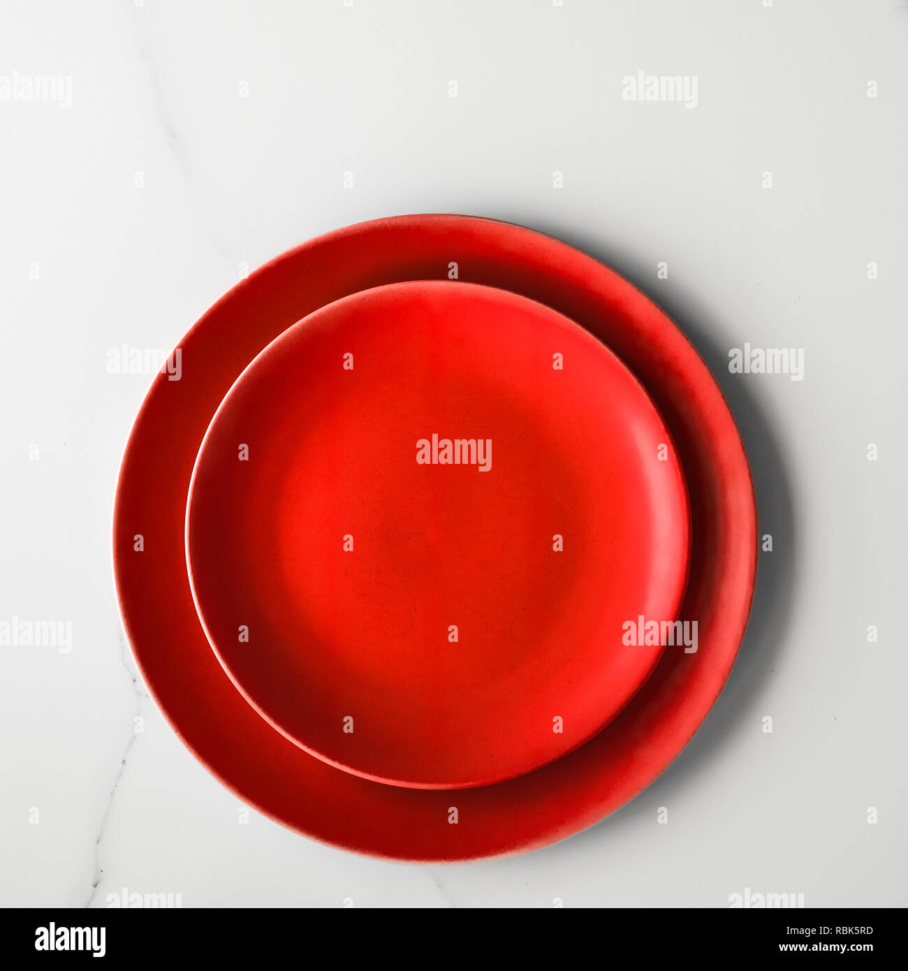 empty red plate on marble - recipe and restaurant mockup flatlay styled ...