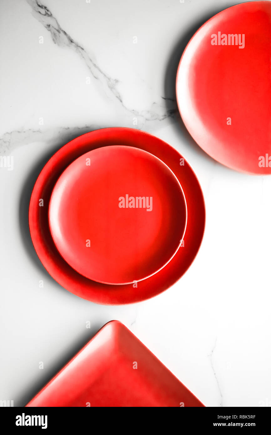 empty red plate on marble - recipe and restaurant mockup flatlay styled ...