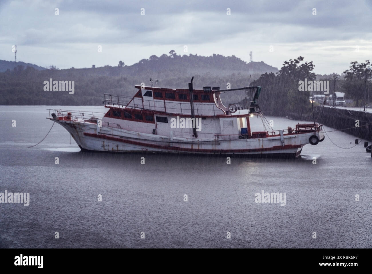 Heavy weather ocean boat hi-res stock photography and images - Alamy