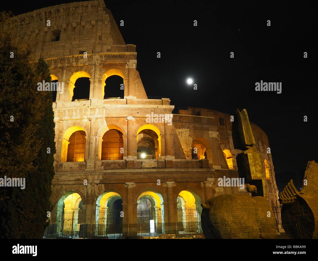 Night colosseum hi-res stock photography and images - Alamy