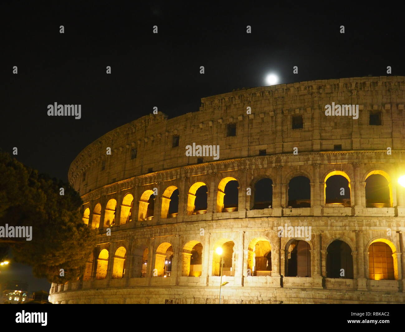 Night colosseum hi-res stock photography and images - Alamy
