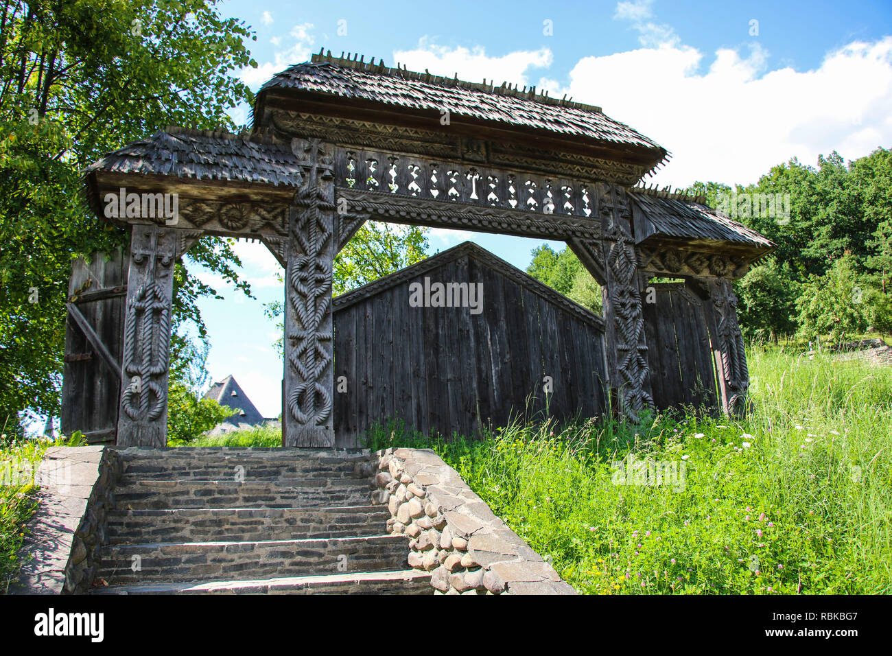 Wooden gate maramures hi-res stock photography and images - Alamy