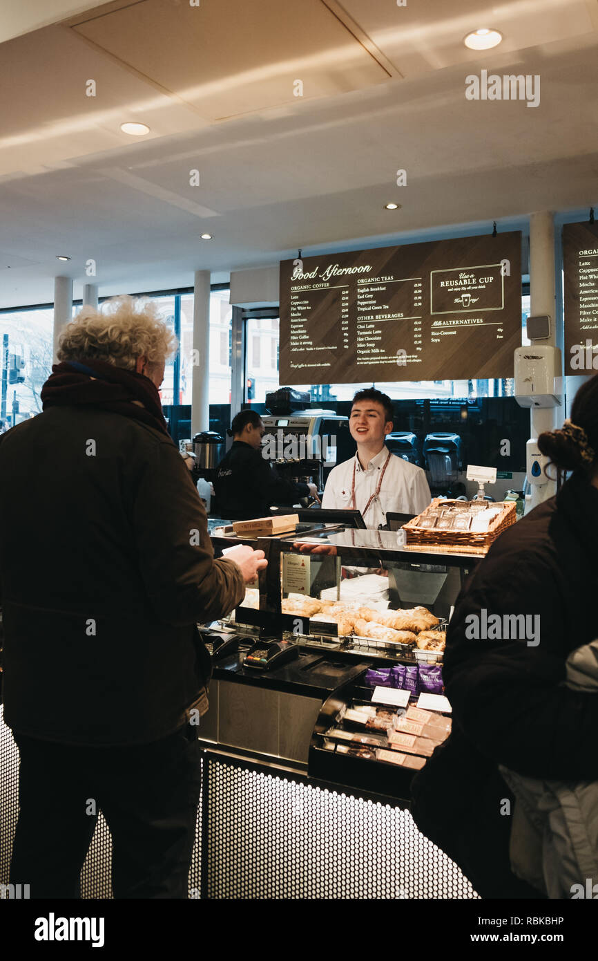 International sandwich shop chain hi-res stock photography and images ...