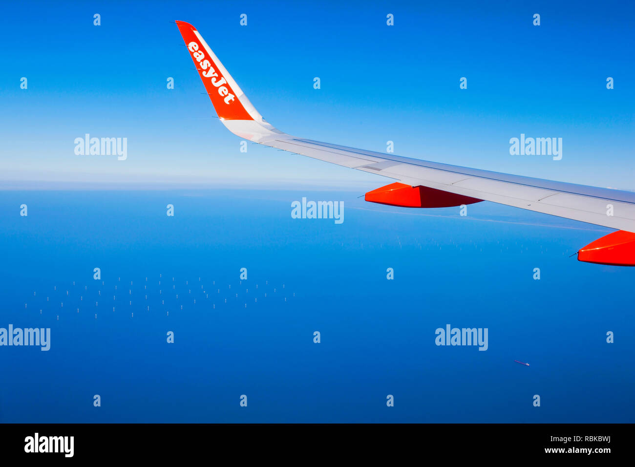 Easyjet flight view wing hi-res stock photography and images - Alamy