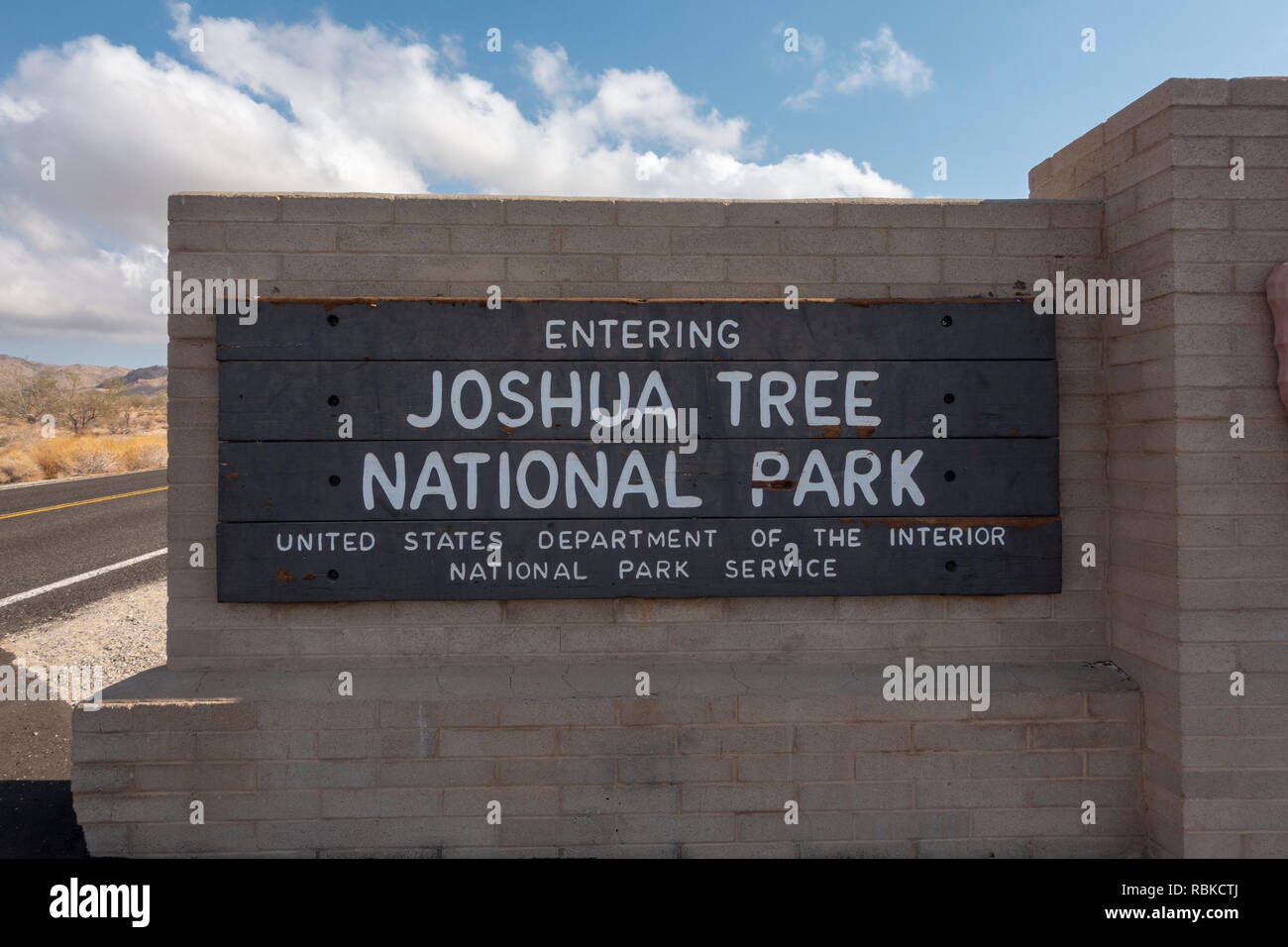 Joshua tree national park sign hi-res stock photography and images - Alamy