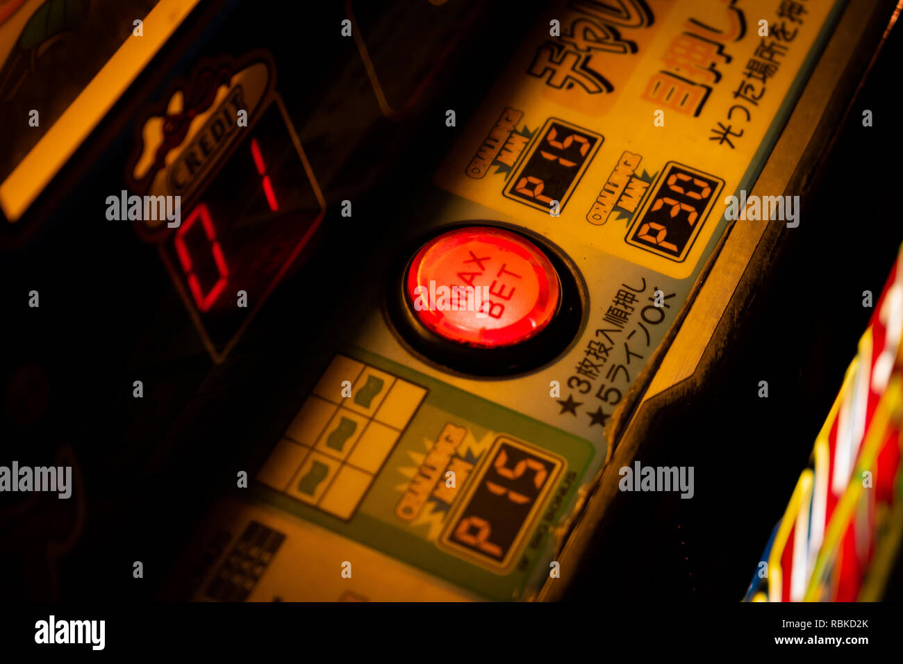 Vintage slot machine hi-res stock photography and images - Alamy